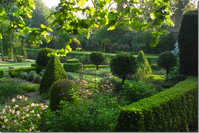 DesignTies: A modern parterre garden